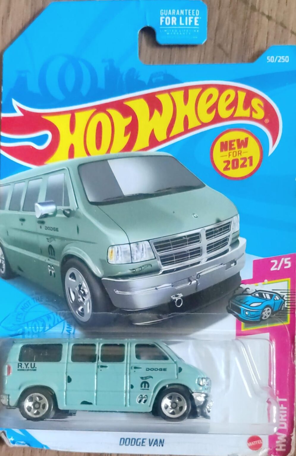 Hot Wheels – Dodge Van (GRX21) [US Card]. – Crazy 4 Diecasts