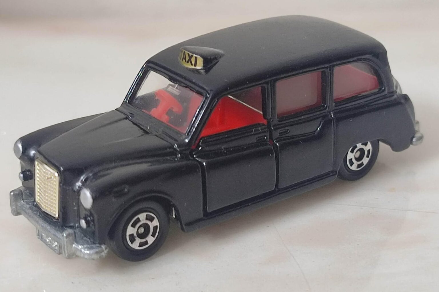 Tomica (Made in Japan)- Austin Taxi Cab. – Crazy 4 Diecasts